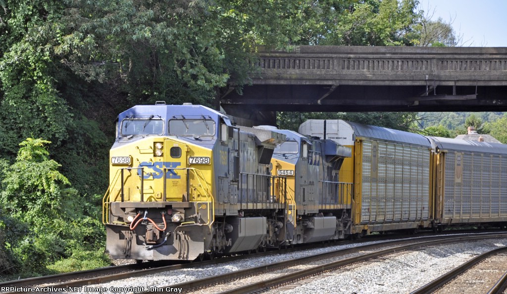 CSXT 7698(C40-8W) and CSXT 5454(ES44DC) on Q216-03